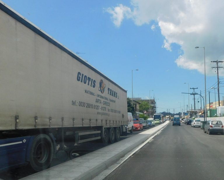 Δρομος με ντουβάρια ...Ωρες και ουρές Ταλαιπωρίας στο Σολάρι για ένα ...