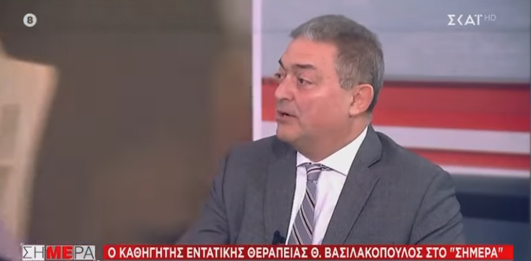 Τηλε-Ειδικός του Κούλη - Θεόδωρος: Η μάσκα εξω προστατεύει απο το κρύο ...
