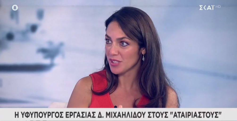Δειτε με πόση χαρα δηλώνει οτι η ΝΔ ξεκίνησε τους Υποχρεωτικούς ...