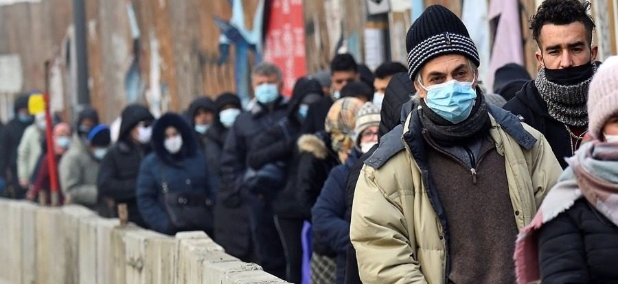 Ουρες χιλιομέτρων απο πεινασμένους Ιταλούς..που δέχθηκαν την ατζέντα ...
