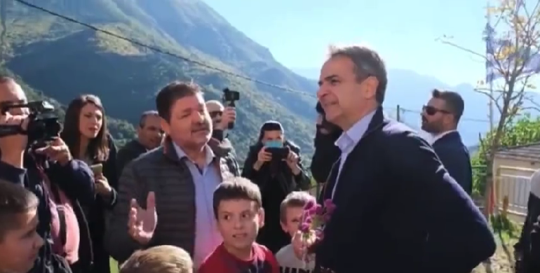 Δείτε ενα "Πρωθυπουργό" τι απαντάει οταν ο Δάσκαλος Χωριού του λέει οτι ...