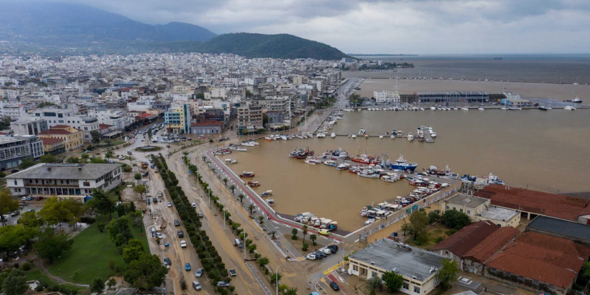 Ακατάλληλος για αλίευση ο Παγασητικός μετά την κακοκαιρία - Amazonios.net
