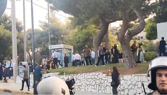 Αποδοκιμάστηκε αγρια ο Κυριάκος Μητσοτάκης για τη φωτιά που κατέκαψε ...